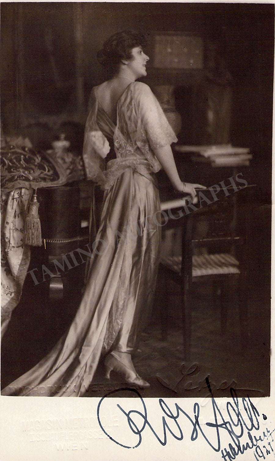 Rose Ader Autograph – Tamino