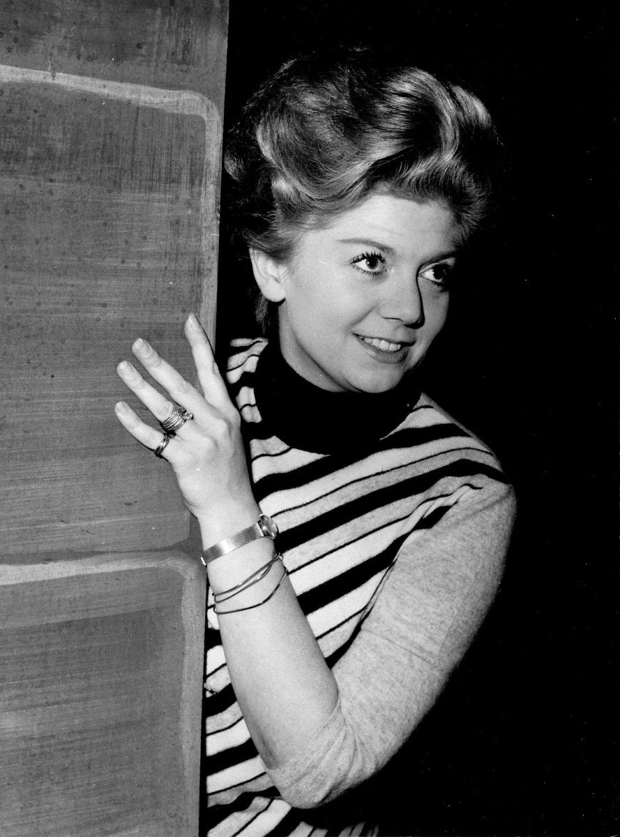 Suliotis, Elena - Lot of 42 Unsigned Photos - Part 7 – Tamino