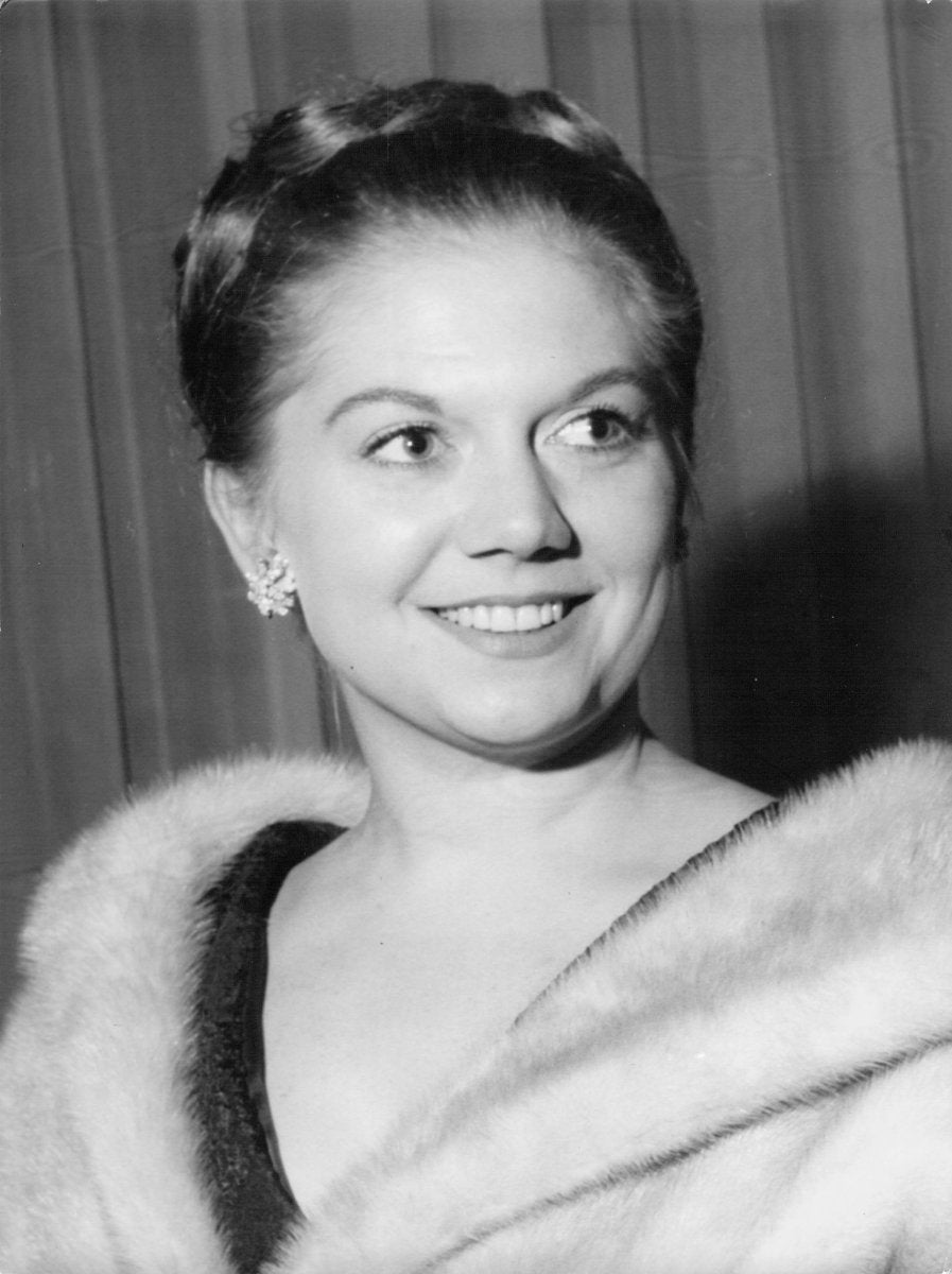 Suliotis, Elena - Lot of 42 Unsigned Photos - Part 7 – Tamino